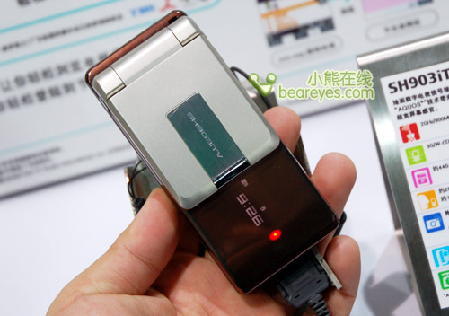 电视手机SH903iTV亮相NTT DoCoMo展台_手机_科技时代_新浪网