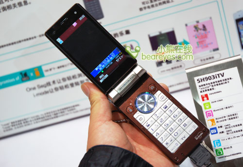 电视手机SH903iTV亮相NTT DoCoMo展台_手机_科技时代_新浪网