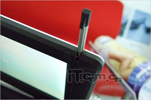 可旋转屏幕的UMPC 富士通U1010上市_笔记本_科技时代_新浪网