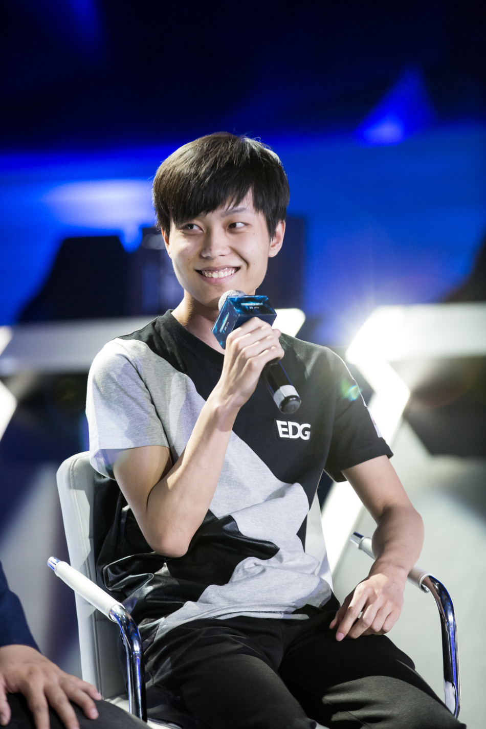 EDG战队冠军之夜现场高清图集_新浪游戏_手机新浪网