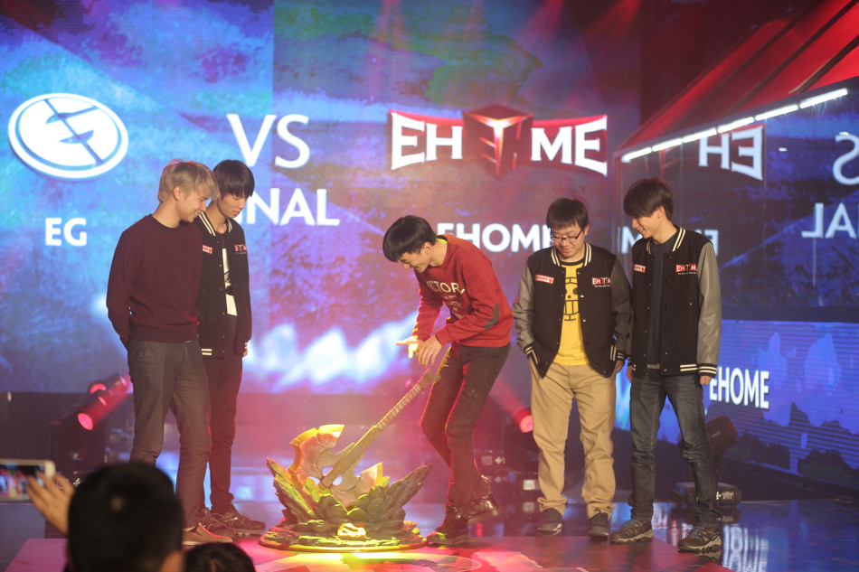 Ehome夺冠MDL国土高举狂战斧_新浪游戏_手机新浪网