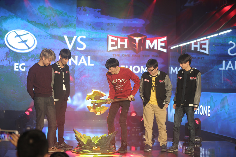 Ehome夺冠MDL国土高举狂战斧_新浪游戏_手机新浪网