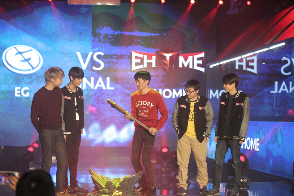 Ehome夺冠MDL国土高举狂战斧_新浪游戏_手机新浪网