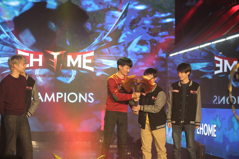 Ehome夺冠MDL国土高举狂战斧_新浪游戏_手机新浪网