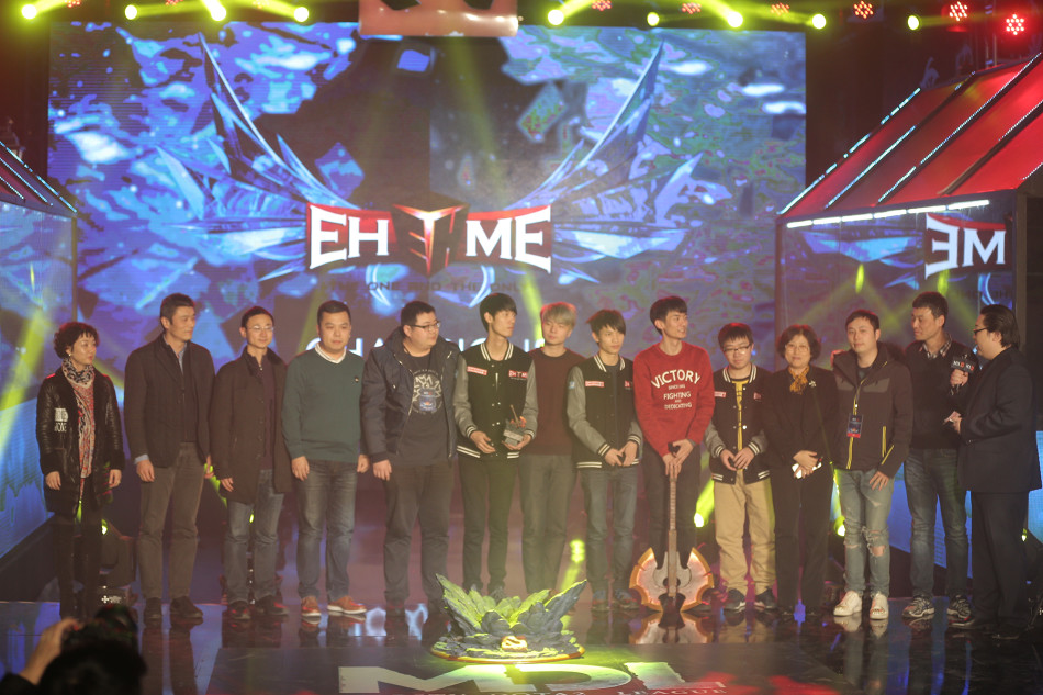 Ehome夺冠MDL国土高举狂战斧_新浪游戏_手机新浪网