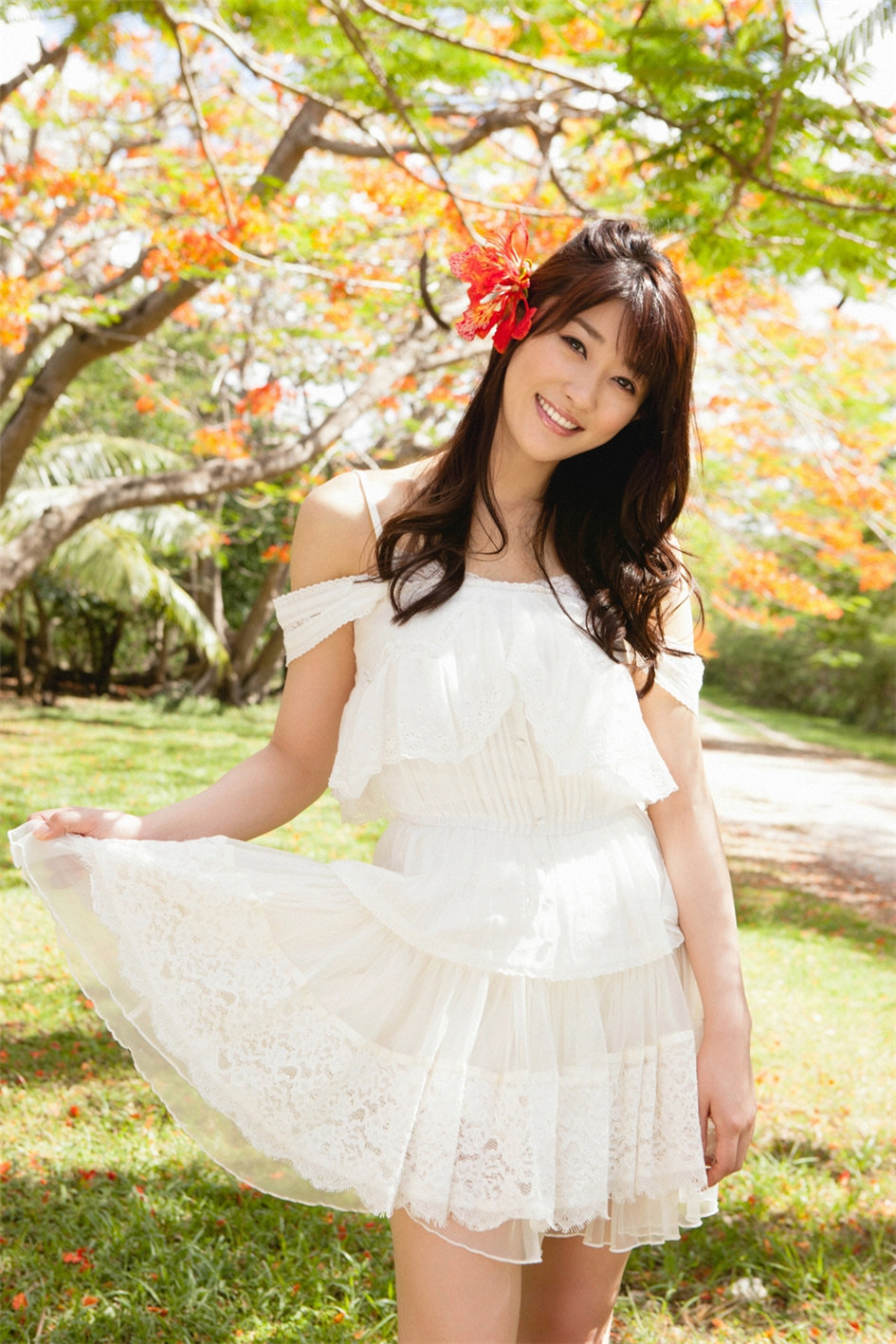 日本熟女美模秋日灿烂写真 白裙成熟婉约 帅哥美女 美国同城网