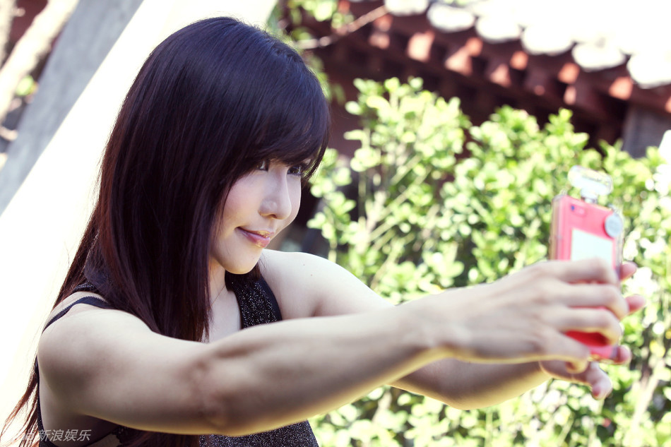 冲田杏梨肤白水嫩 K杯巨乳女优秒变小清新(22图) -6park.com