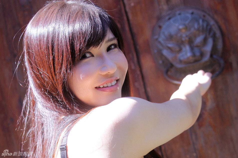 冲田杏梨肤白水嫩 K杯巨乳女优秒变小清新(22图) -6park.com