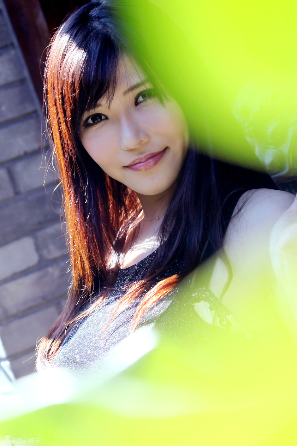 冲田杏梨肤白水嫩 K杯巨乳女优秒变小清新(22图) -6park.com