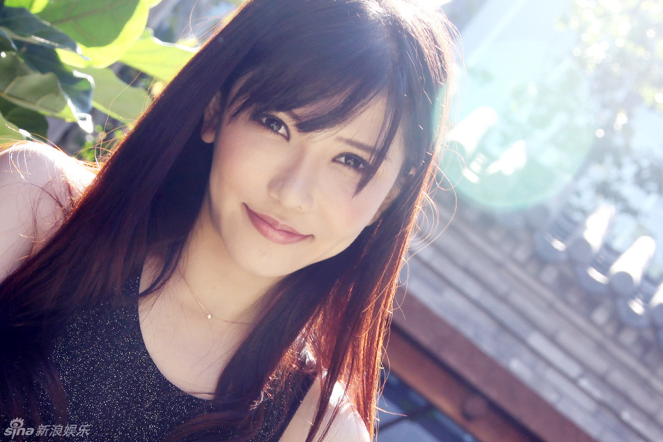 冲田杏梨肤白水嫩 K杯巨乳女优秒变小清新(22图) -6park.com