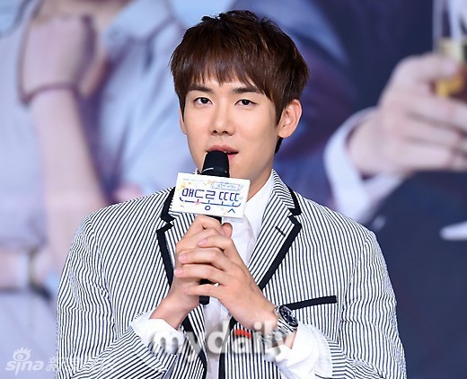 韩星姜素拉弯腰露沟 走路带风 裙摆飘飘(25图) -6parkbbs.com