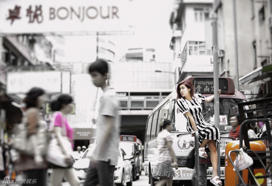 韩歌手Solbi香港拍写真 街头闹市摆Pose (10 图) -6parkbbs.com