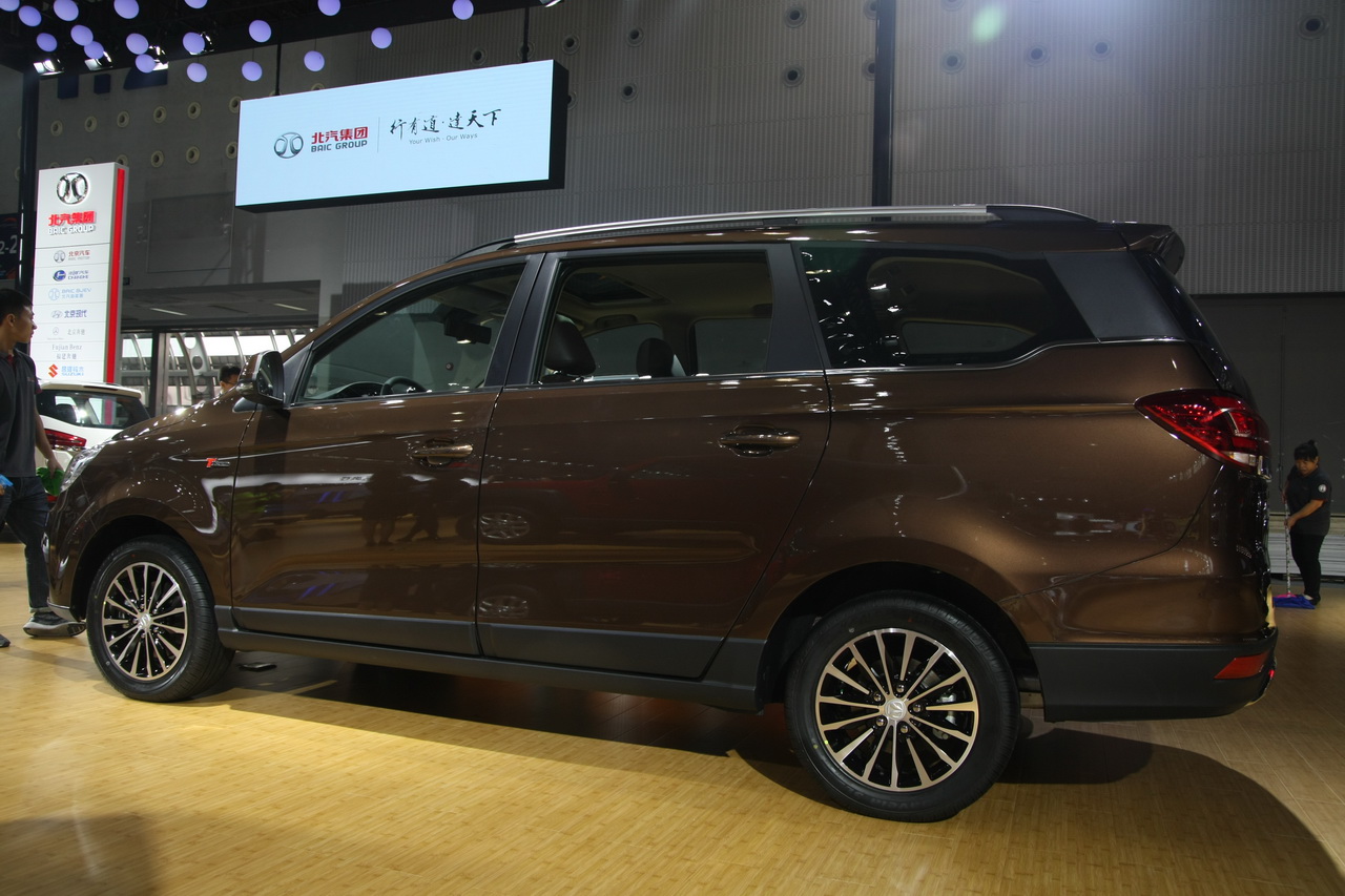 【广州车展北汽威旺M50F】2016广州车展北汽威旺M50F售价_图片及视频 - 新浪汽车