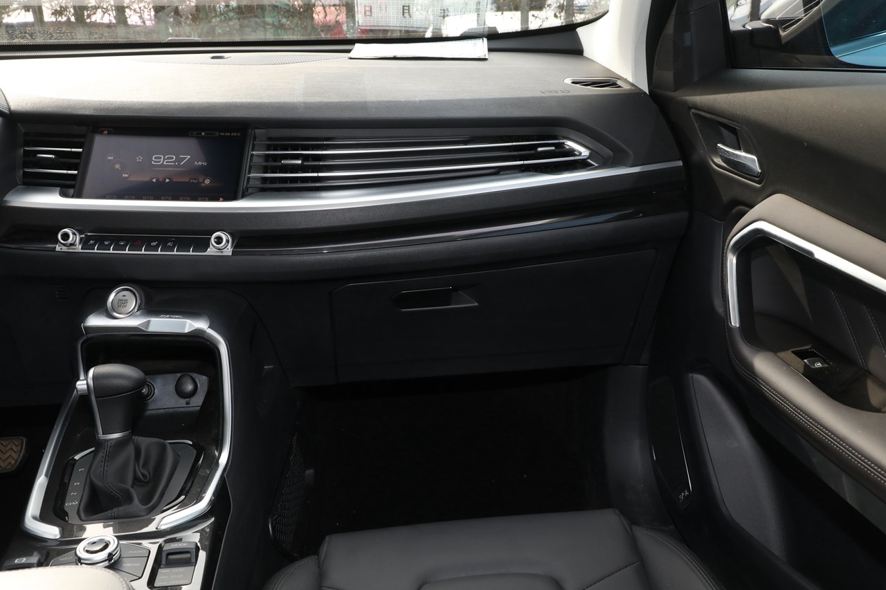 【图】2017款哈弗H6换代 1.5T自动两驱智尚型蓝标车型图图片_高清实拍图 - 新浪汽车