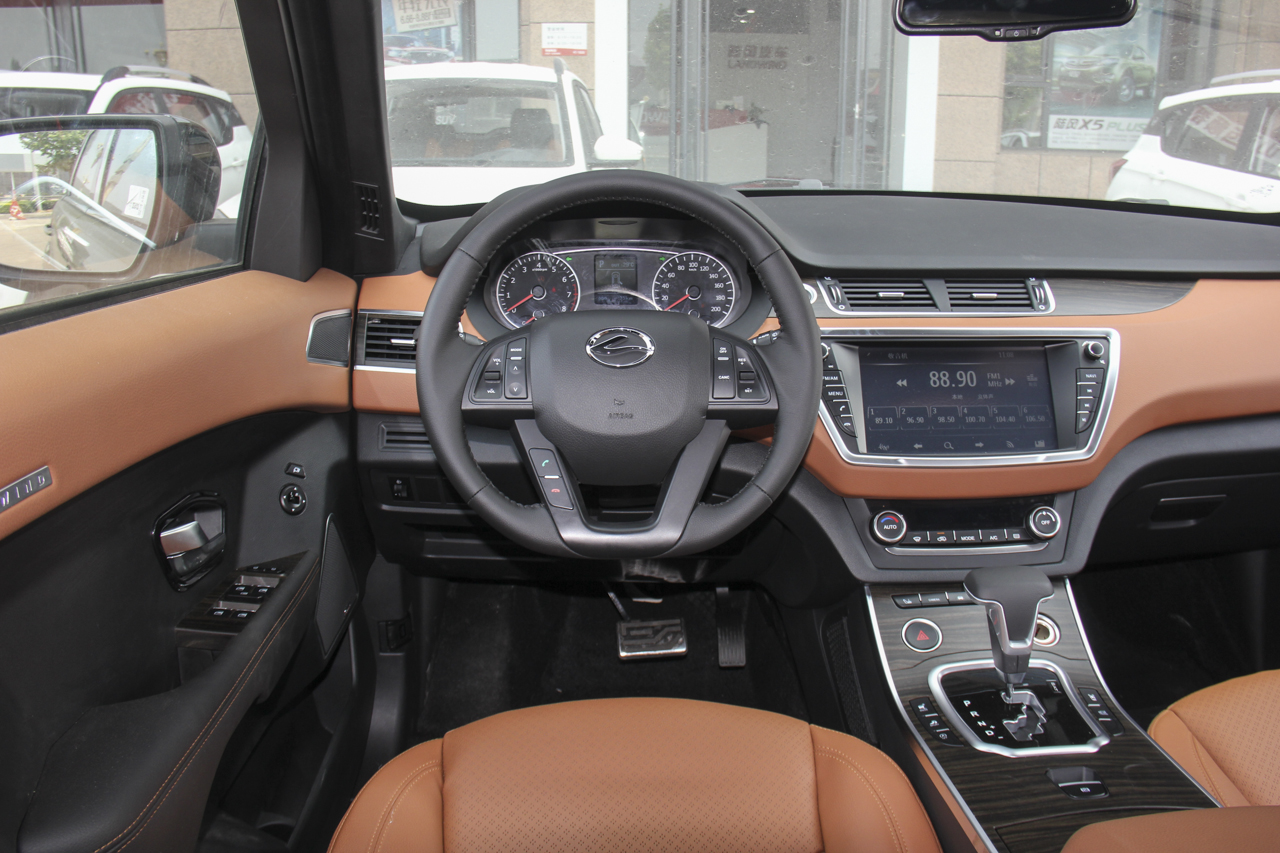 【陆风汽车2018款陆风X7劲越 1.5T自动全景尊贵型】报价_参数_图片 – 新浪汽车