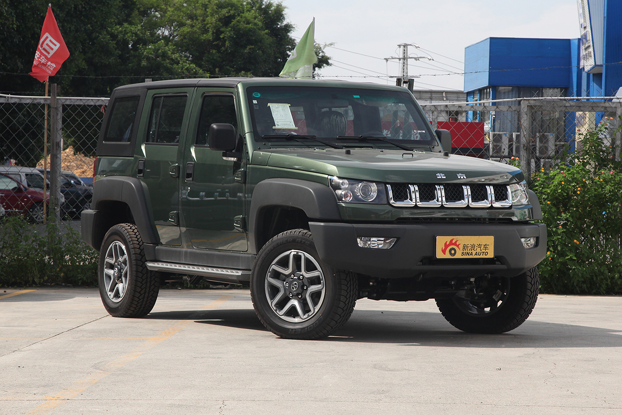 【北京2018款北京BJ40L 2.0T手动柴油四驱尊贵版】报价_参数_图片 – 新浪汽车