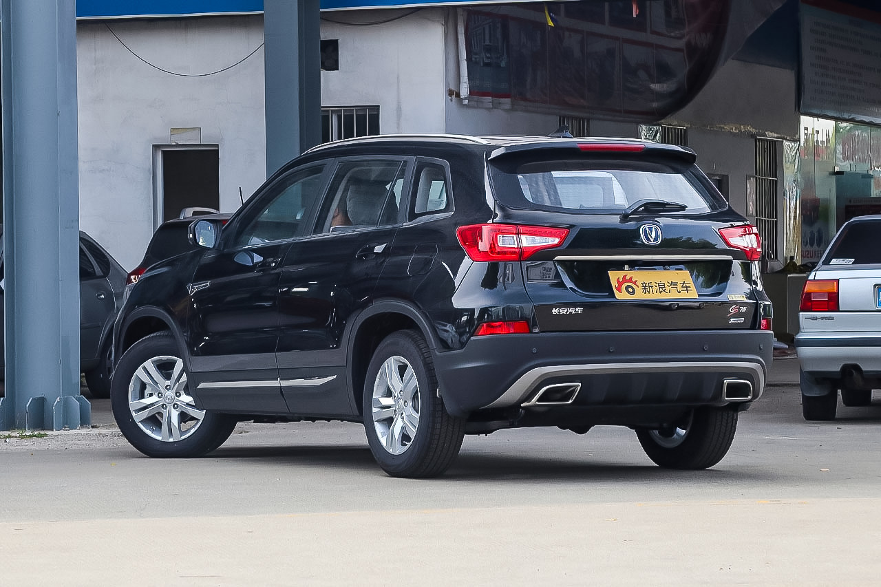 【长安CS75外观闪光尊贵黑图片-高清实拍图】 -新浪汽车