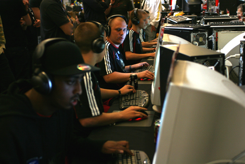 世界顶级 瑞典CS大赛职业选手用什么?_硬件_科技时代_新浪网