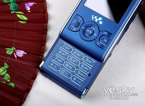 最强中端音乐手机！索尼爱立信W595C评测！_手机新浪网