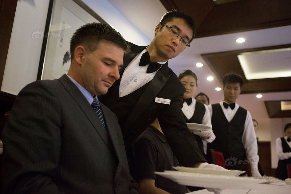 PHOTOS: China's first 'Butler Academy' opens in Chengdu – Thatsmags.com