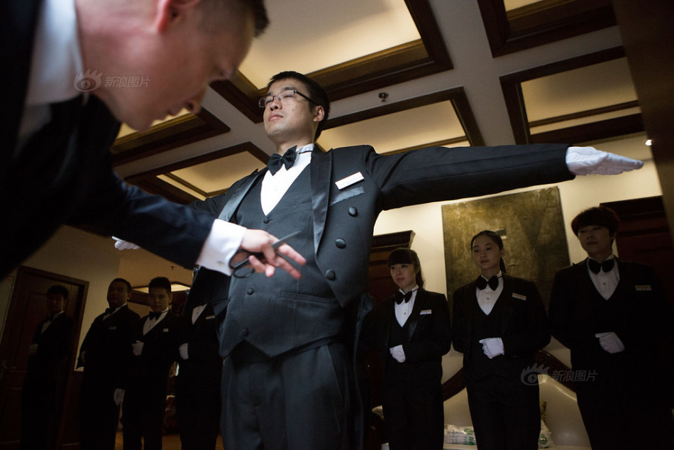 PHOTOS: China's first 'Butler Academy' opens in Chengdu – Thatsmags.com