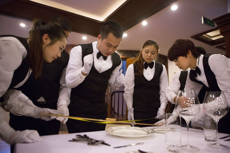 PHOTOS: China's first 'Butler Academy' opens in Chengdu – Thatsmags.com