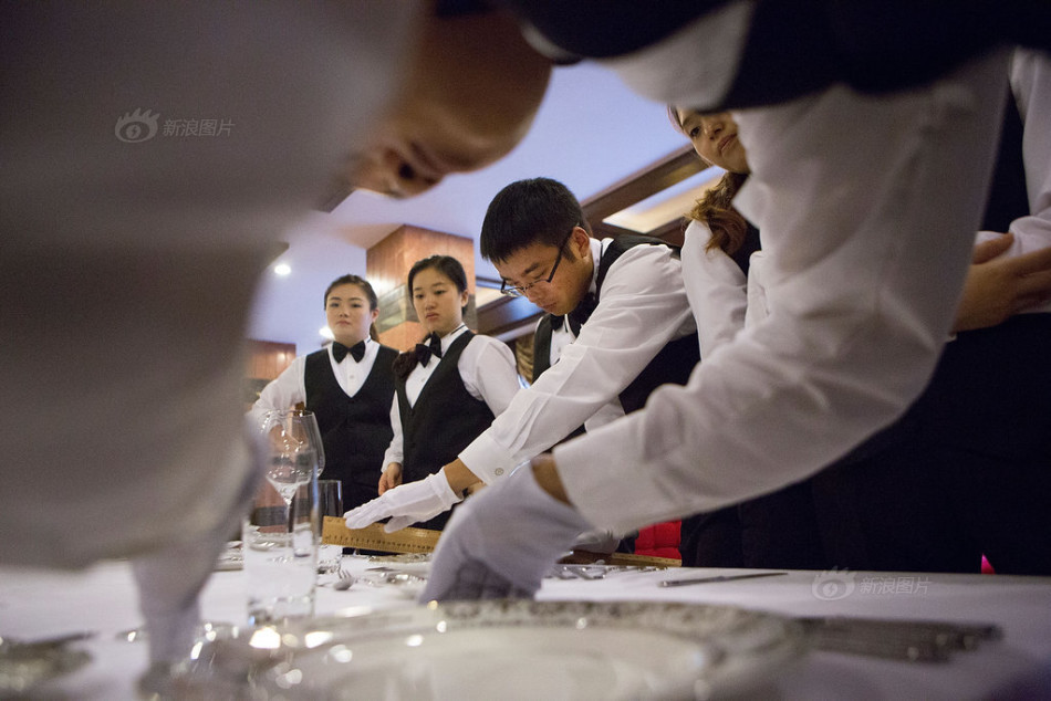 PHOTOS: China's first 'Butler Academy' opens in Chengdu – Thatsmags.com