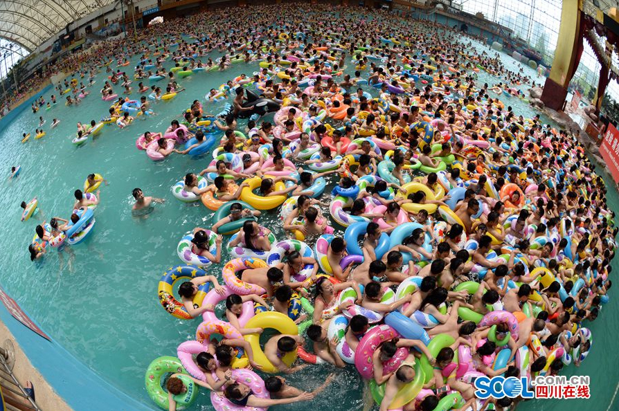 Swimming pool in China : pics