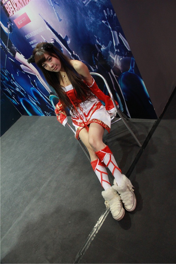 TGC首日：ShowGirl与Coser_新浪游戏_手机新浪网