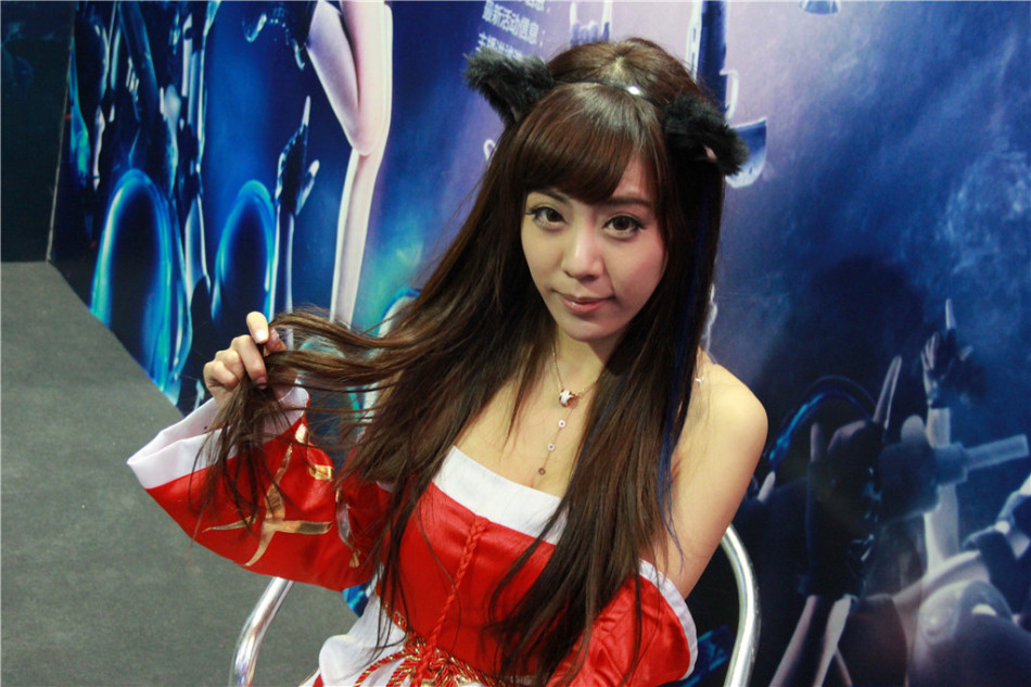 TGC首日：ShowGirl与Coser_新浪游戏_手机新浪网