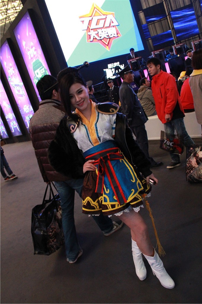 TGC首日：ShowGirl与Coser_新浪游戏_手机新浪网