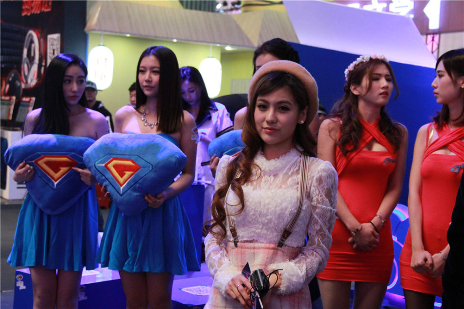 TGC首日：ShowGirl与Coser_新浪游戏_手机新浪网