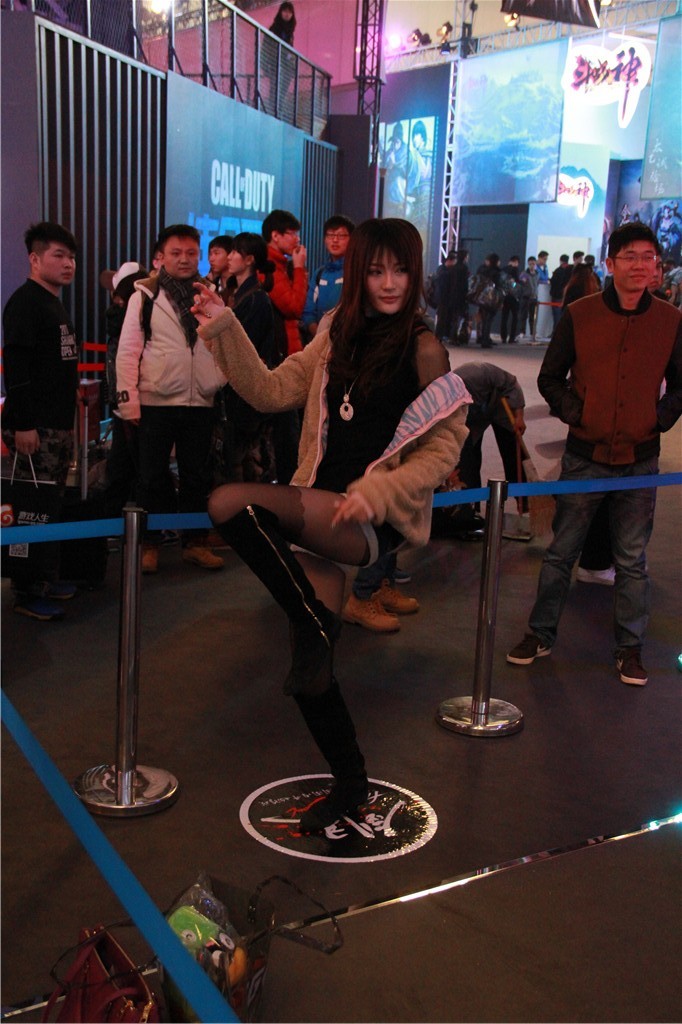 TGC首日：ShowGirl与Coser_新浪游戏_手机新浪网