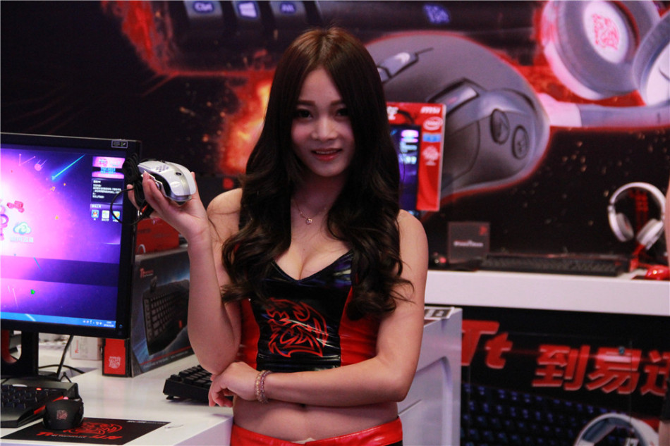 TGC首日：ShowGirl与Coser_新浪游戏_手机新浪网