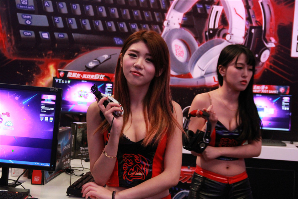 TGC首日：ShowGirl与Coser_新浪游戏_手机新浪网