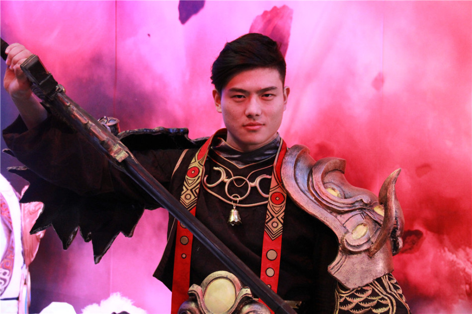 TGC首日：ShowGirl与Coser_新浪游戏_手机新浪网