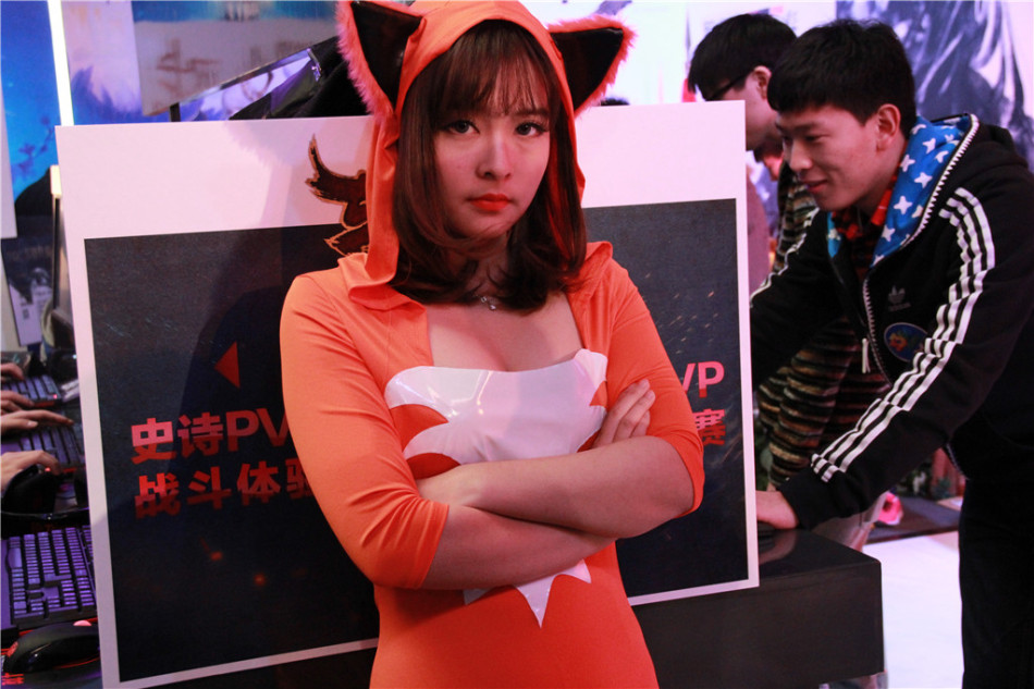 TGC首日：ShowGirl与Coser_新浪游戏_手机新浪网