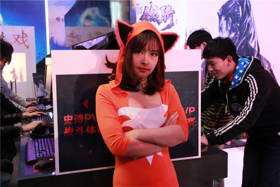 TGC首日：ShowGirl与Coser_新浪游戏_手机新浪网