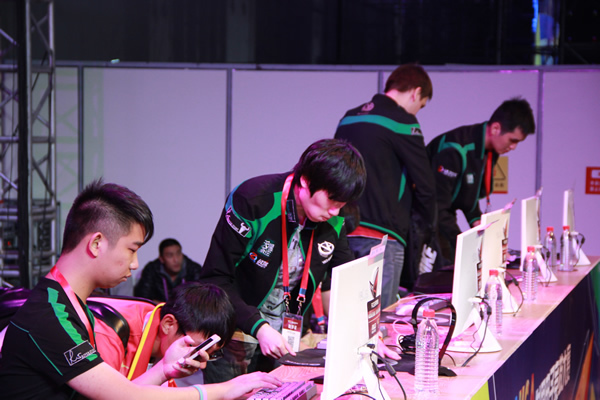 IG和VG 在WCA上演巅峰对决_新浪游戏_手机新浪网