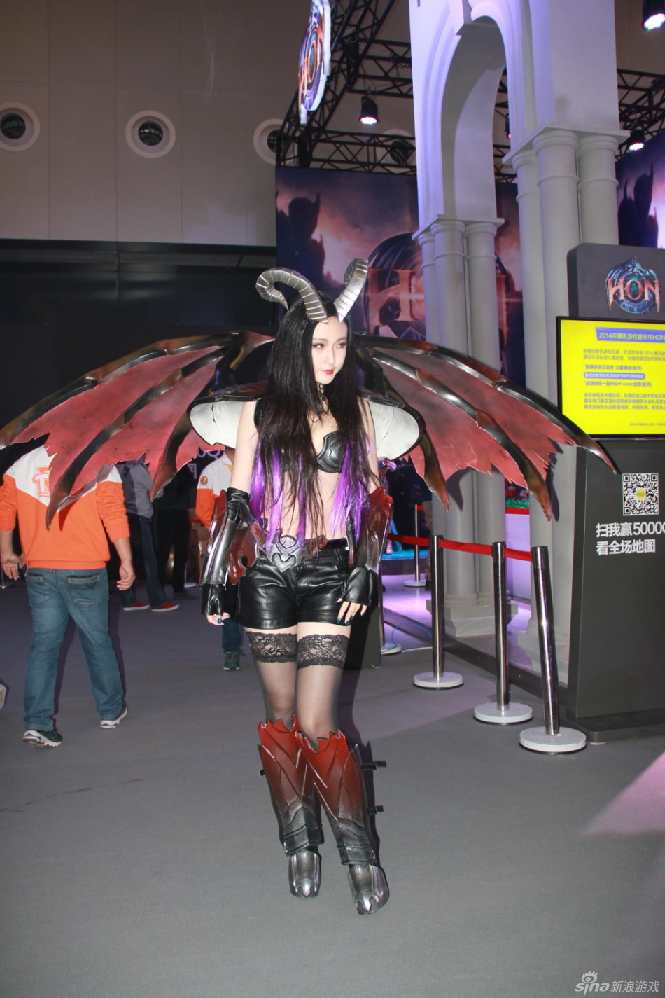 《HON》TGC2014现场COS图集_新浪游戏_手机新浪网