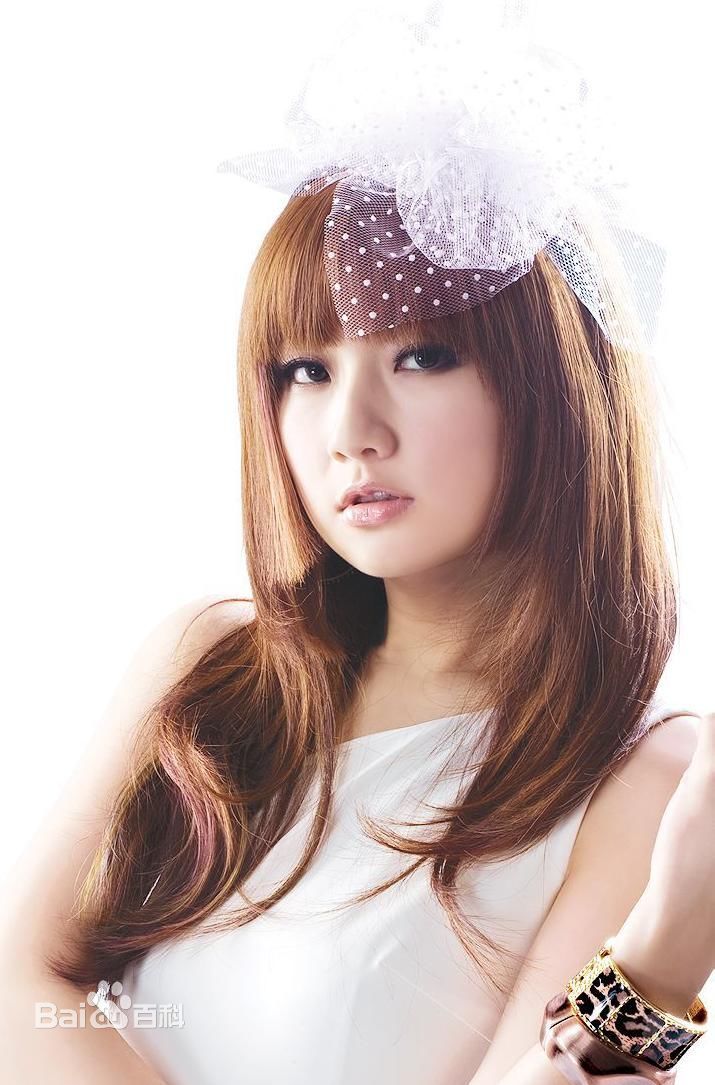 Selina同妹妹 携手代言游戏_新浪游戏_手机新浪网