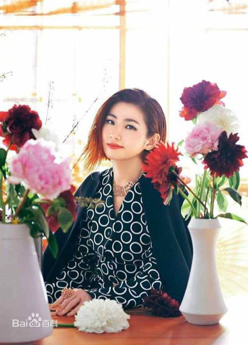 Selina同妹妹 携手代言游戏_新浪游戏_手机新浪网