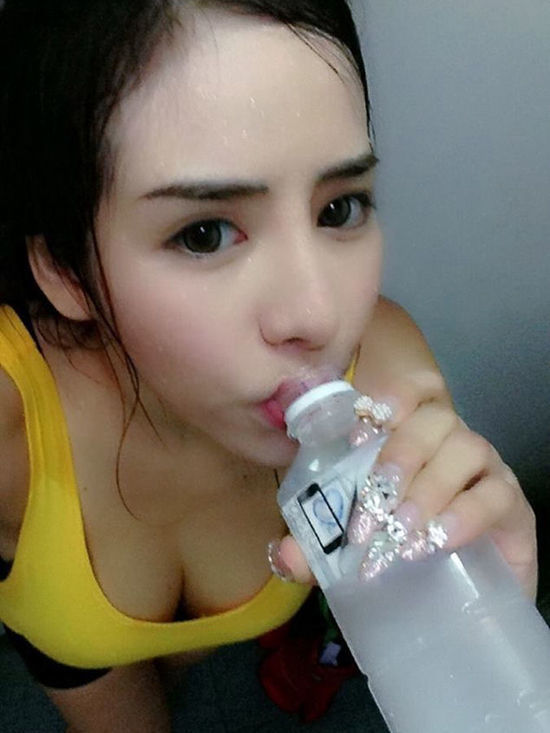 泰国话题Showgirl自己爆美照_新浪游戏_手机新浪网