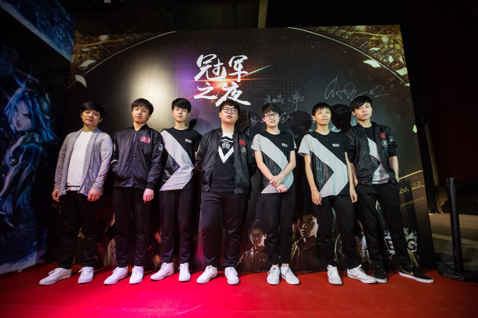 EDG战队冠军之夜现场高清图集_新浪游戏_手机新浪网