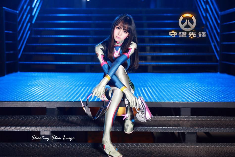 长腿满分 萌妹cos守望先锋D.VA_新浪游戏_手机新浪网