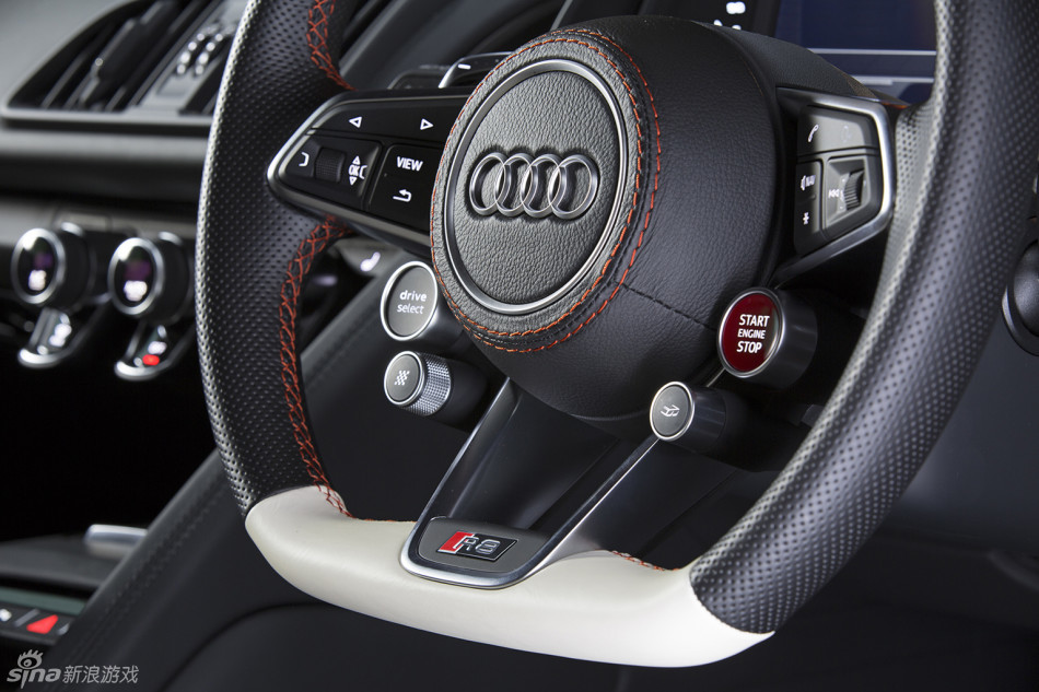 最终幻想15豪华定制版奥迪R8_新浪游戏_手机新浪网