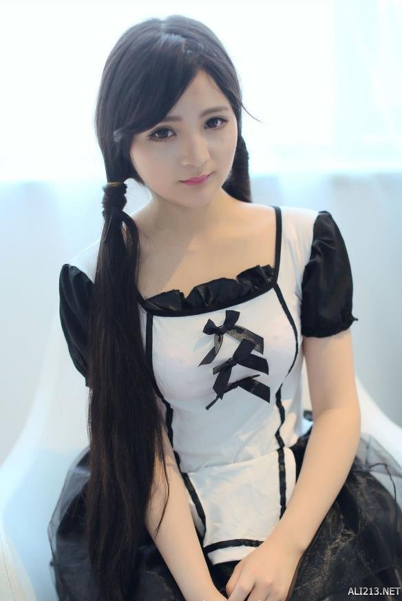 打游戏or看美女?性感女仆大姐姐图赏 新浪游戏 手机新浪网