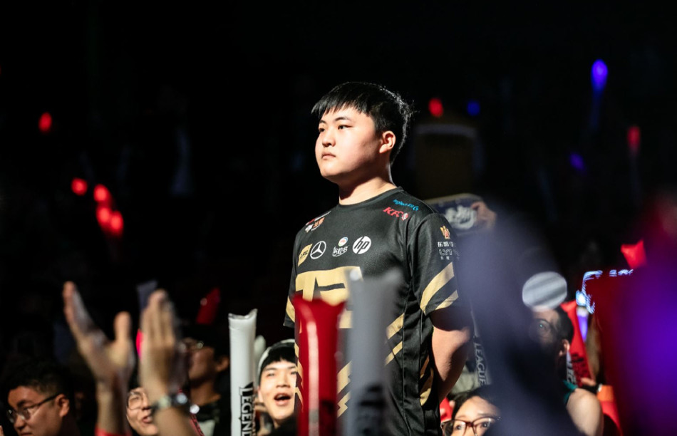 S8小组赛现场图：首日LPL告捷 EDG与RNG取得全胜_新浪游戏_手机新浪网