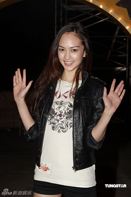 Jessica C笑容甜美_新浪图集_新浪网