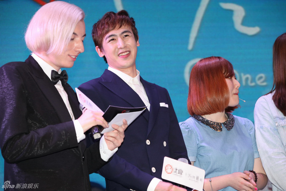 尼坤粉丝会秀电臀 害羞称拍吻戏很尴尬-新闻中心-温州网